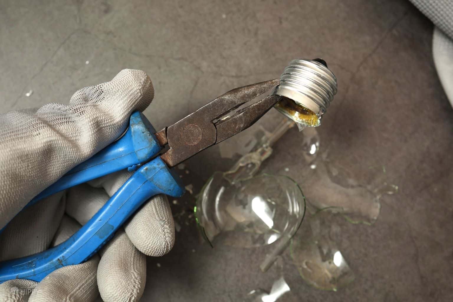8 Ways to Remove a Broken Bulb from Its Socket